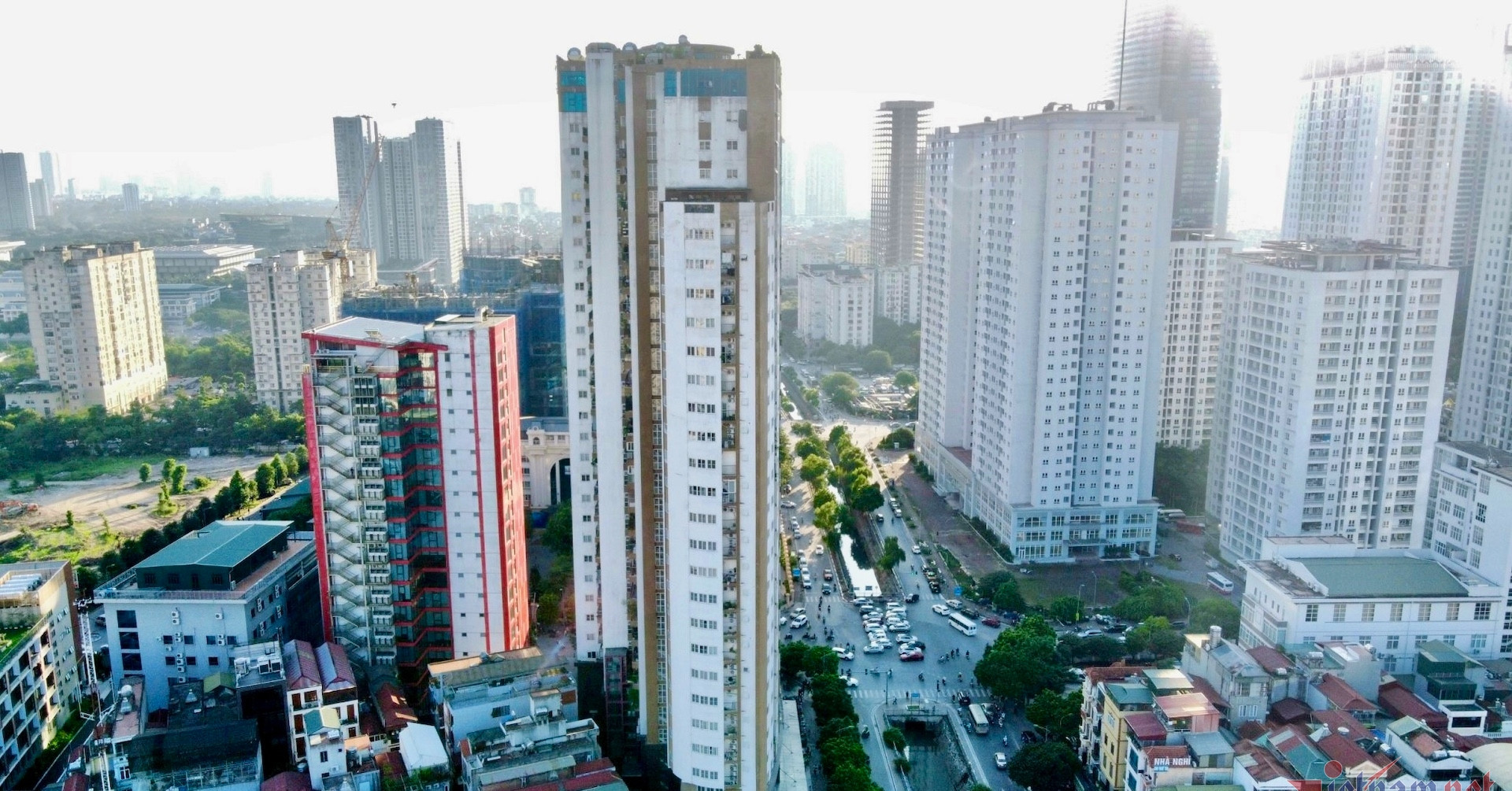 Prices soar for new high-end apartments, old collective quarters