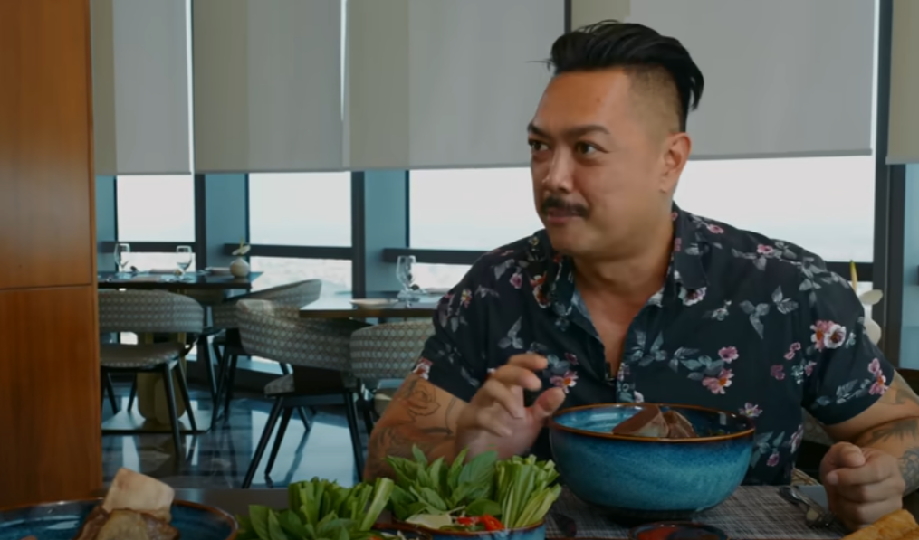 Exploring Vietnam's most expensive Pho with American foodies