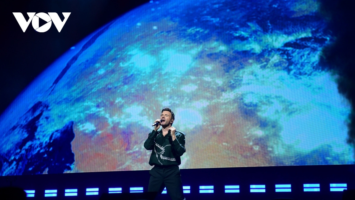 Westlife The Hits Tour 2024 enthralls Hanoi audiences