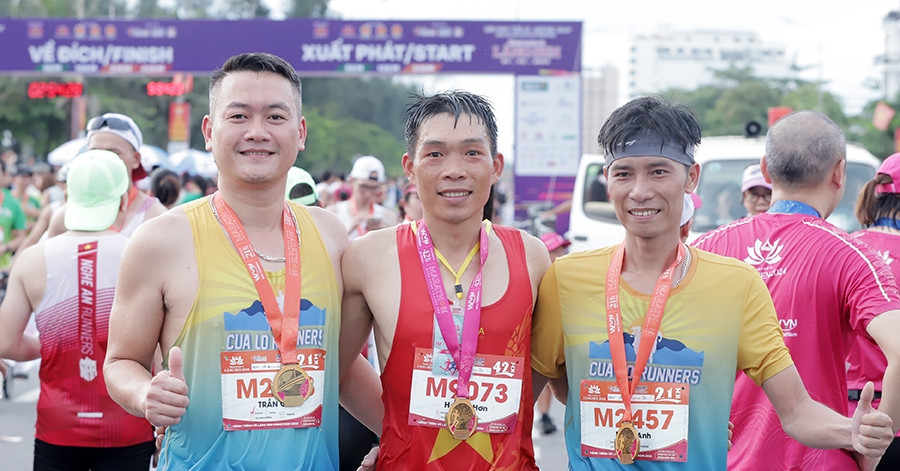 Hoang Van Hon and Hong Le triumph in 2024 Journey to Lotus Village Marathon