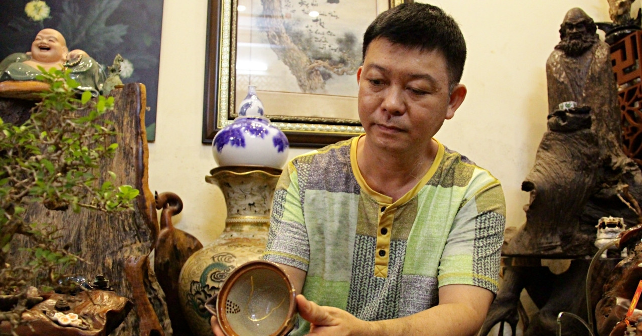 Artisan in Ho Chi Minh City uses 24K gold to revive broken ceramics