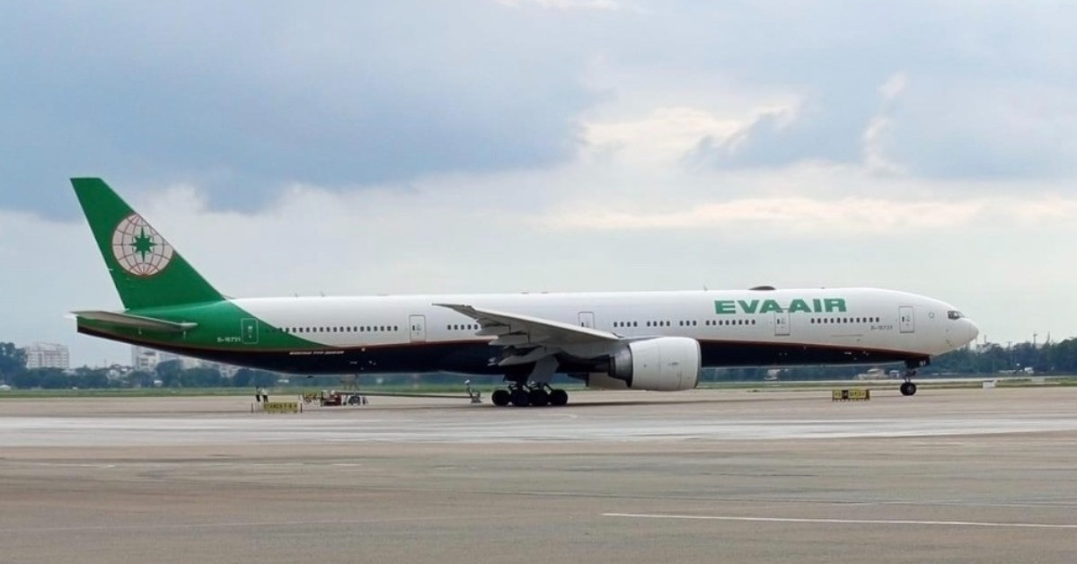 EVA Air Boeing 777 wing damaged in light pole collision at Tan Son Nhat ...