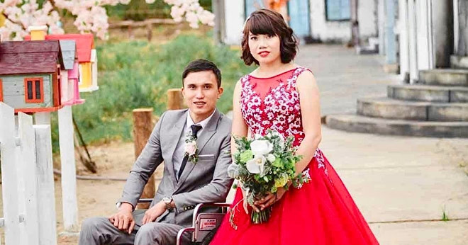 Woman marries paralyzed man, finding joy in their unique union