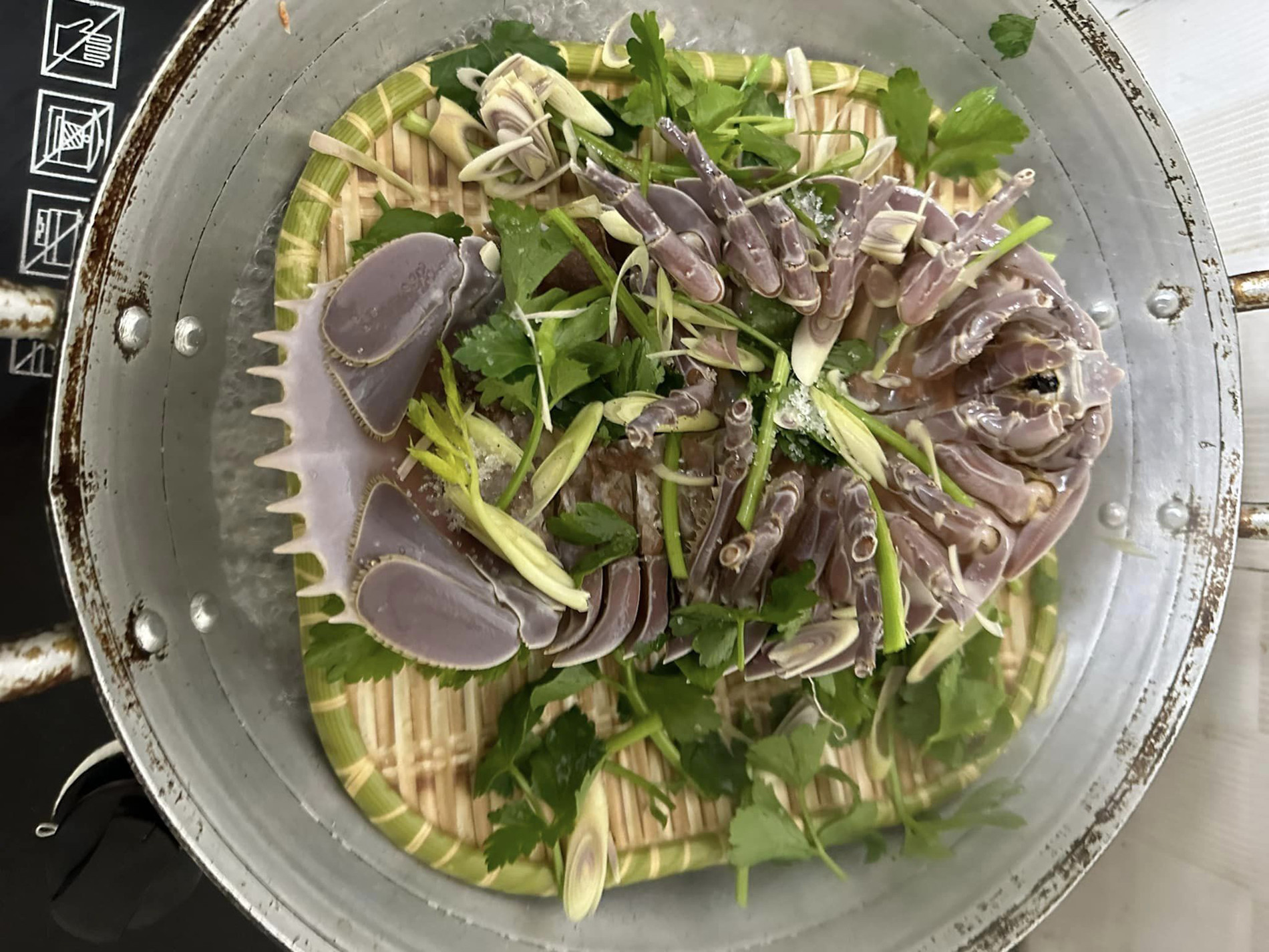 From Vietnam’s coasts to Hanoi’s tables: the rise of the sea bug delicacy