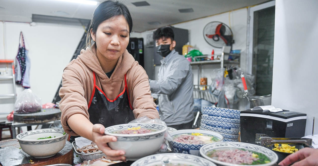 At 24, Hanoi’s youngest pho master keeps a four-generation tradition alive