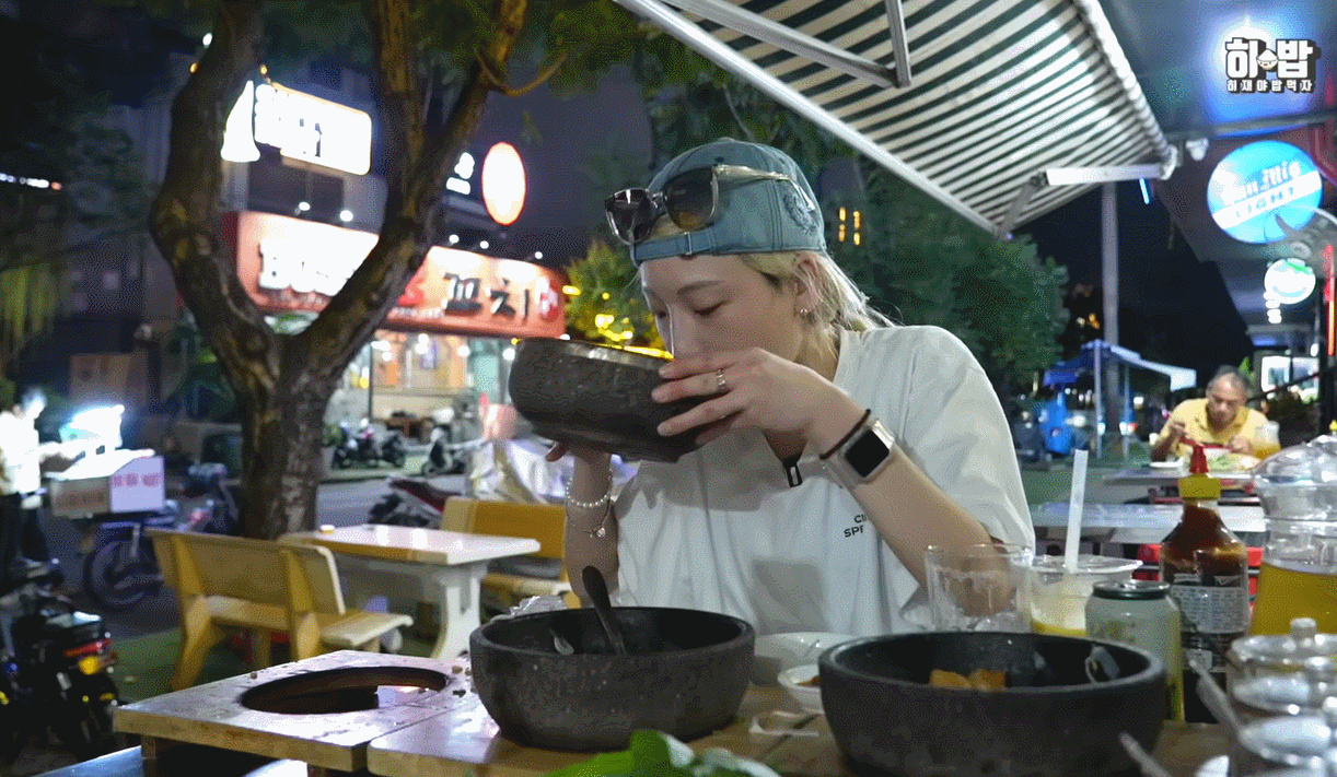 'Mukbang queen' Heebab returns to Vietnam for iconic stone-bowl pho