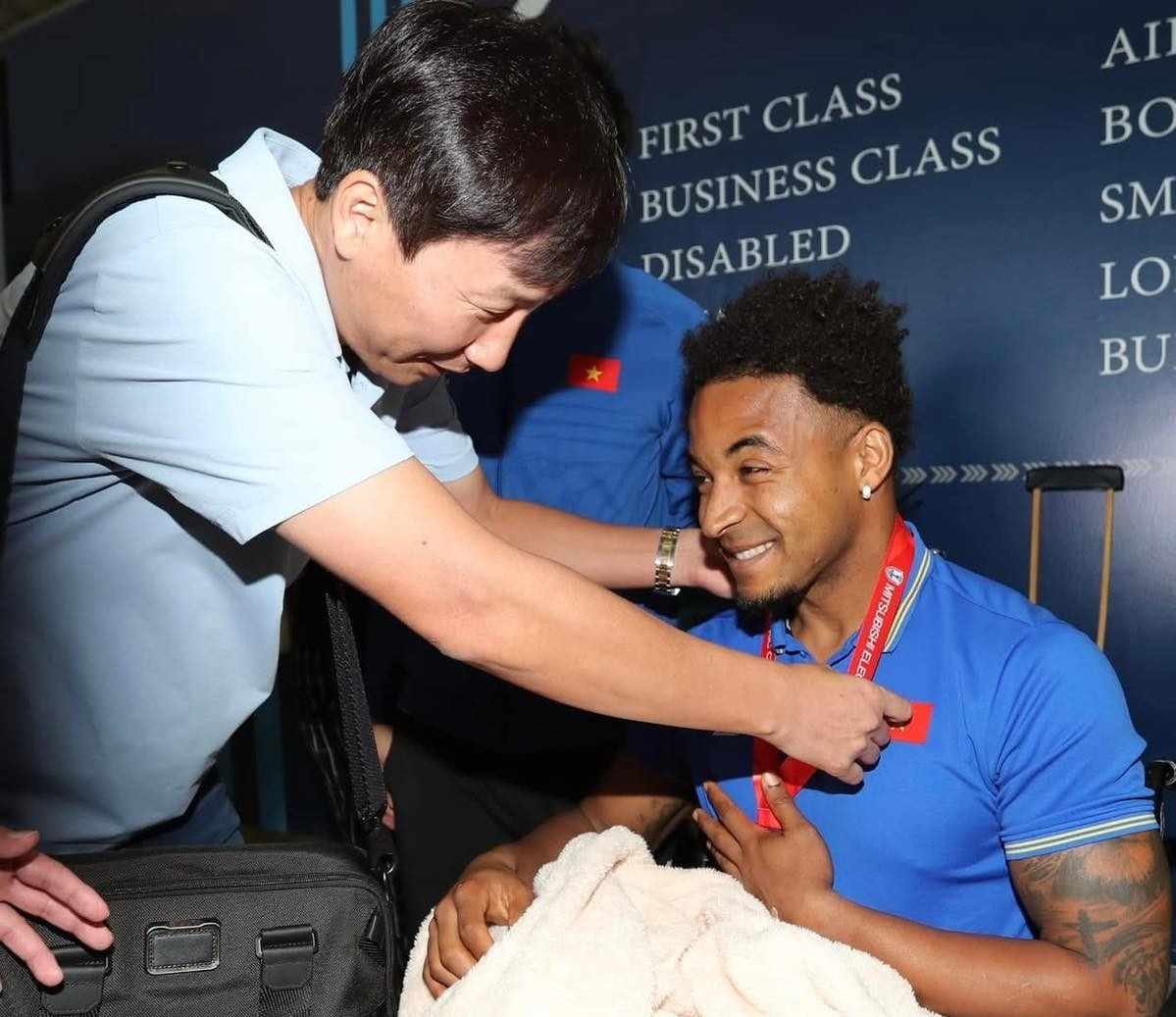 Injured Xuan Son moved to tears as coach and teammates honor him