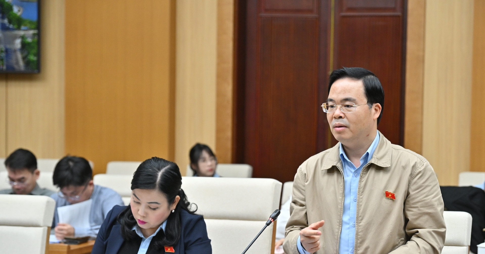 NA deputies inspect Song Lo Bridge, fault legal gaps for poor quality