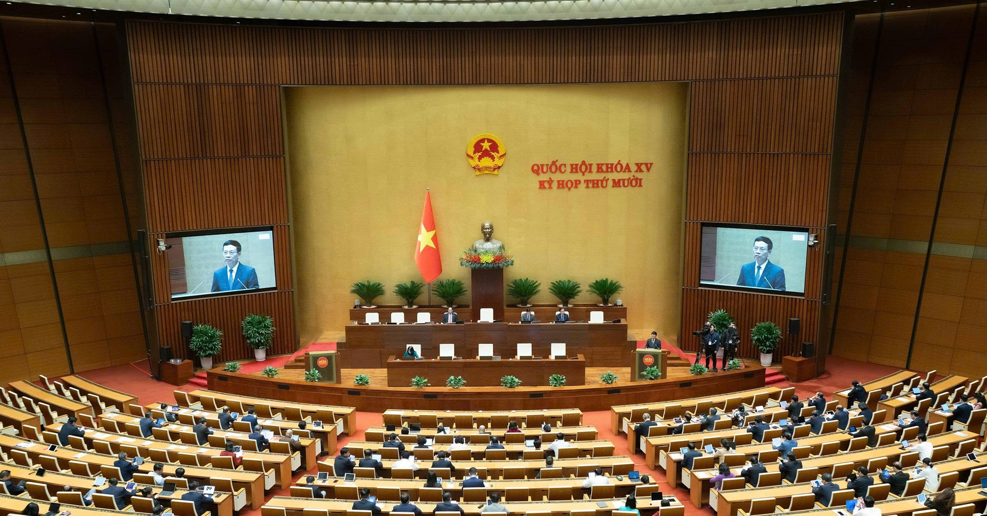 AI law draft sets out strict penalties and fake content warnings in Vietnam