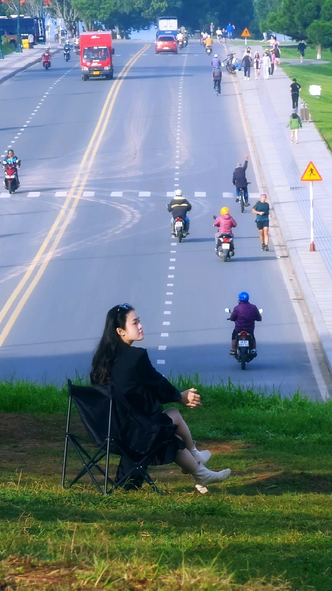 ‘Dali Trend’ fever hits Dalat as visitors rush to Suong Nguyet Anh slope