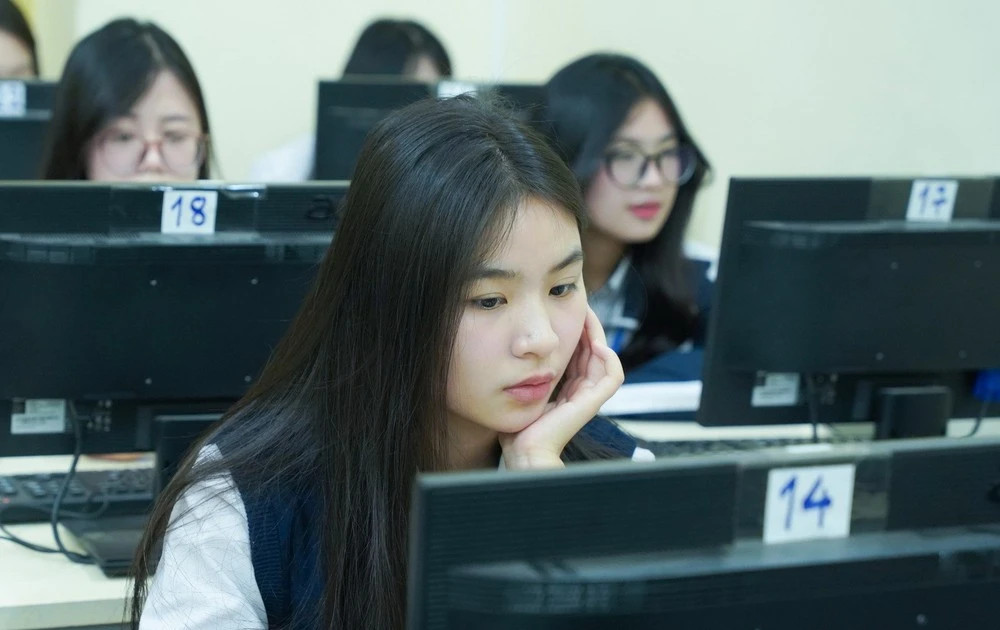 Google ready to support Vietnam in AI applications for education, training