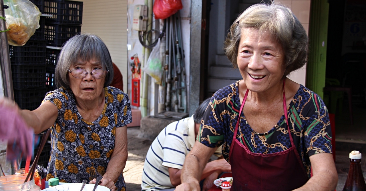 HCM City’s beloved street food duo: The Fried Rice Cake Sisters
