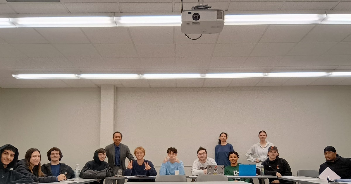 Professor shares insights on elevating startups to international stature