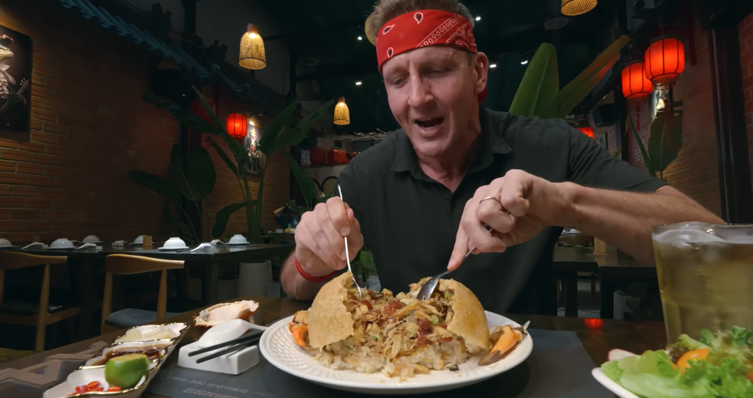American YouTuber tries $40 crab sticky rice, calls it ‘indescribably ...