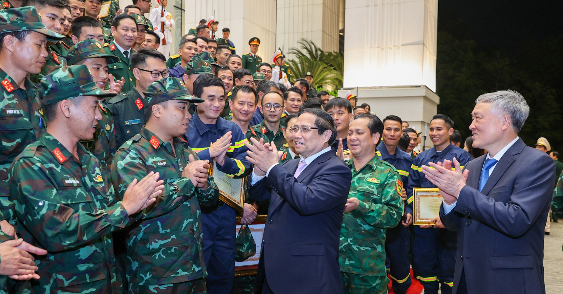 Vietnam honors Myanmar rescue teams, PM hails humanitarian spirit