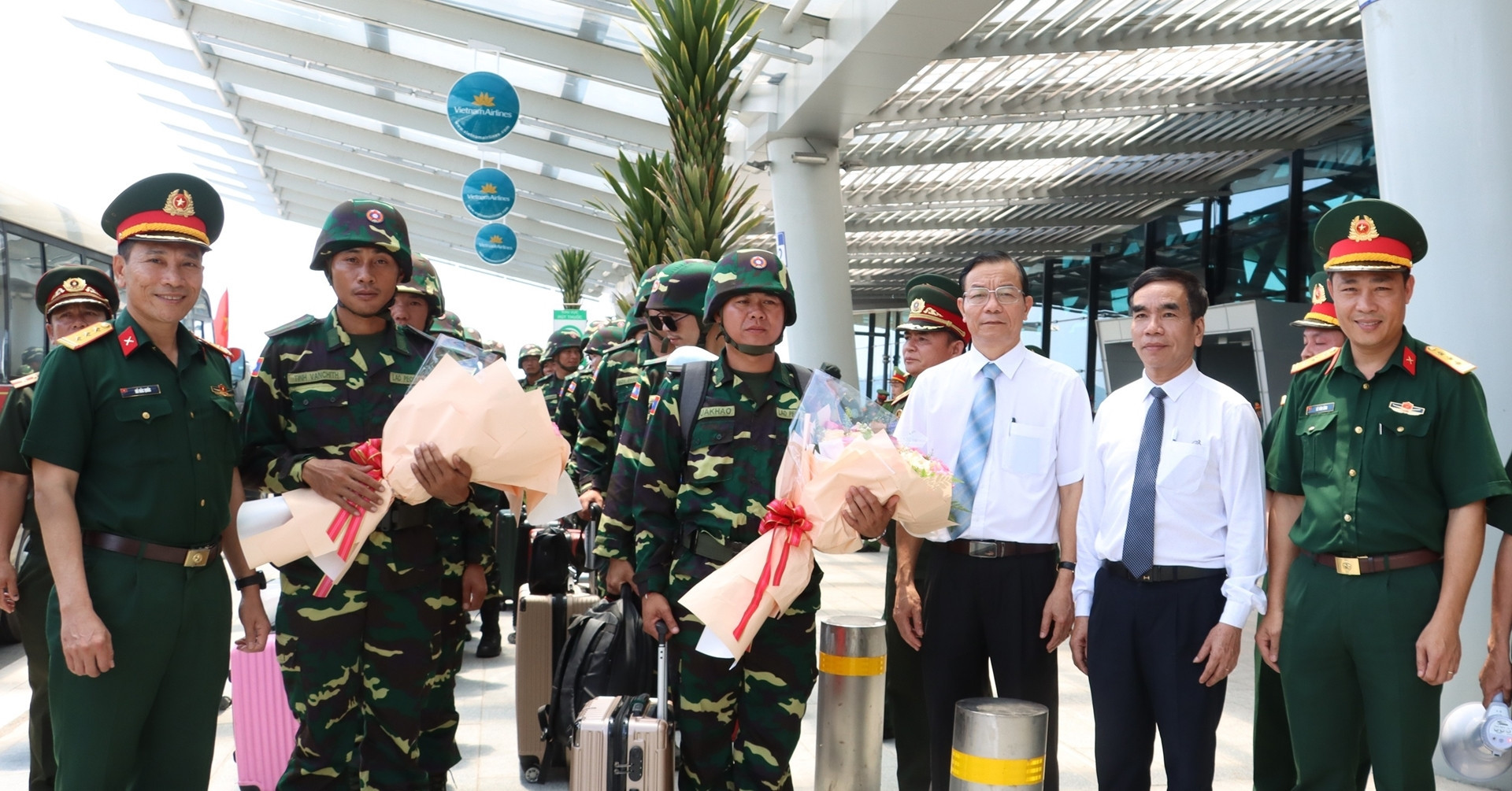 Lao troops arrive in Vietnam for April 30 parade rehearsal