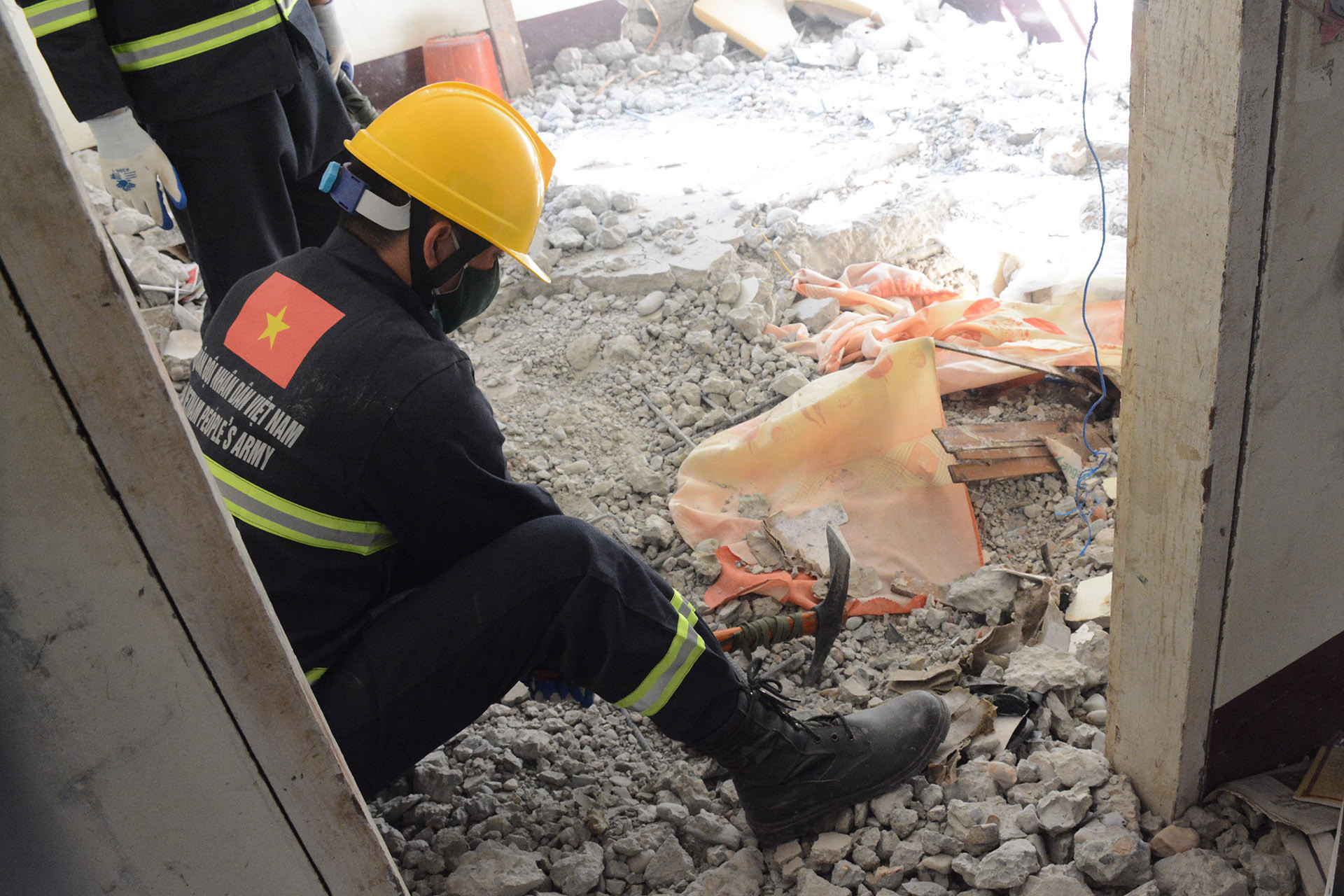 Vietnamese military rescues survivor trapped after deadly Myanmar ...