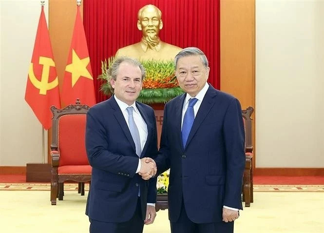 Party leader receives Rosen Partners CEO