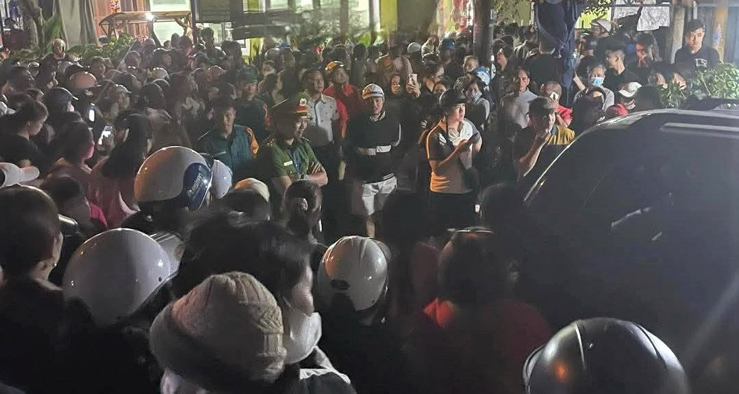 Scene reenactment draws massive crowd in Vietnam child murder-for ...