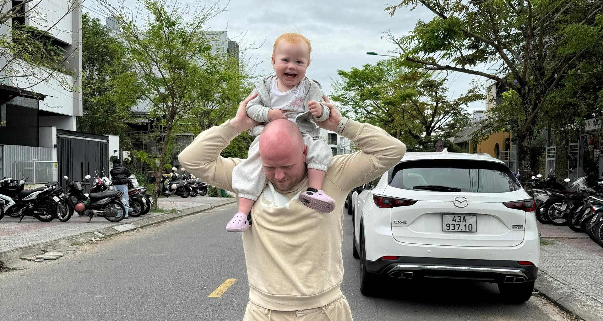 British dad shares sweet culture shocks about Vietnamese neighbors