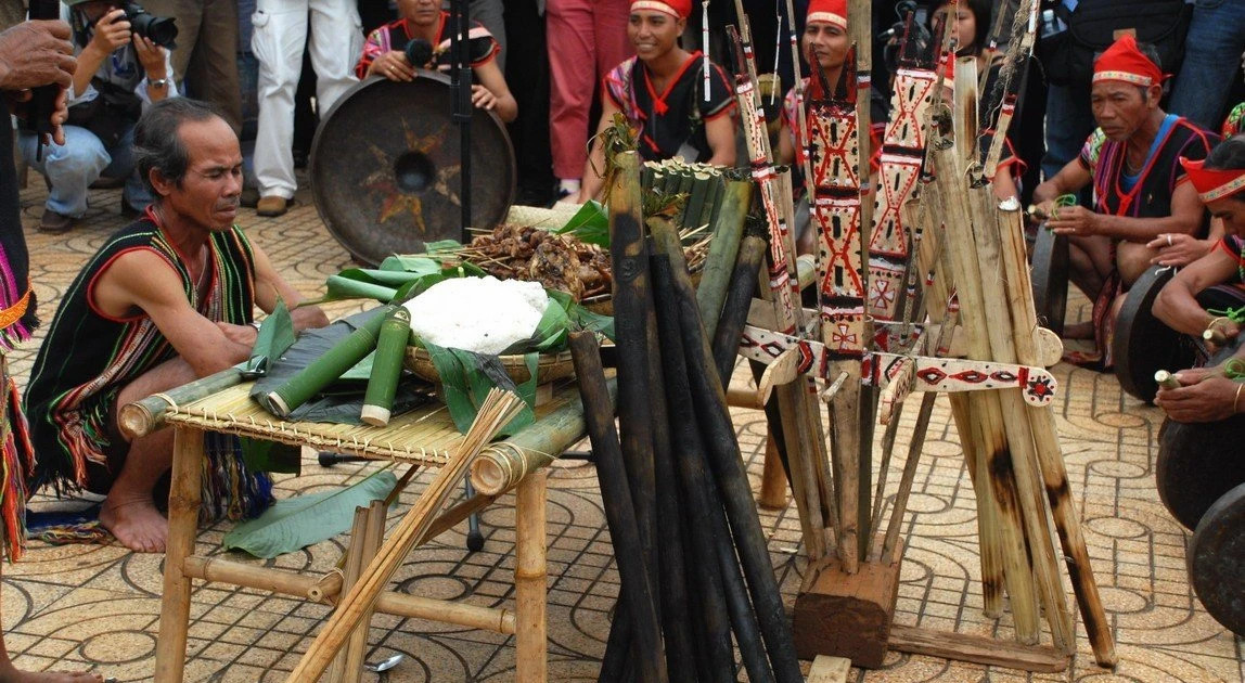 Harvest spirit shines at Xo Dang’s new rice ceremony