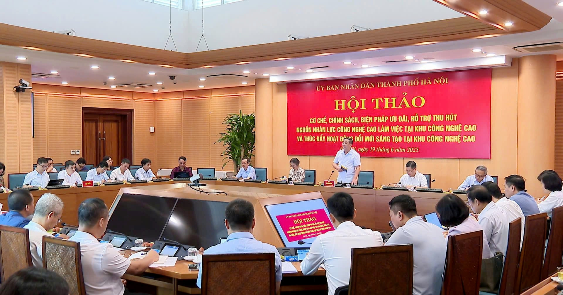 Hanoi needs to experiment with new models, breakthrough approaches: CMC ...