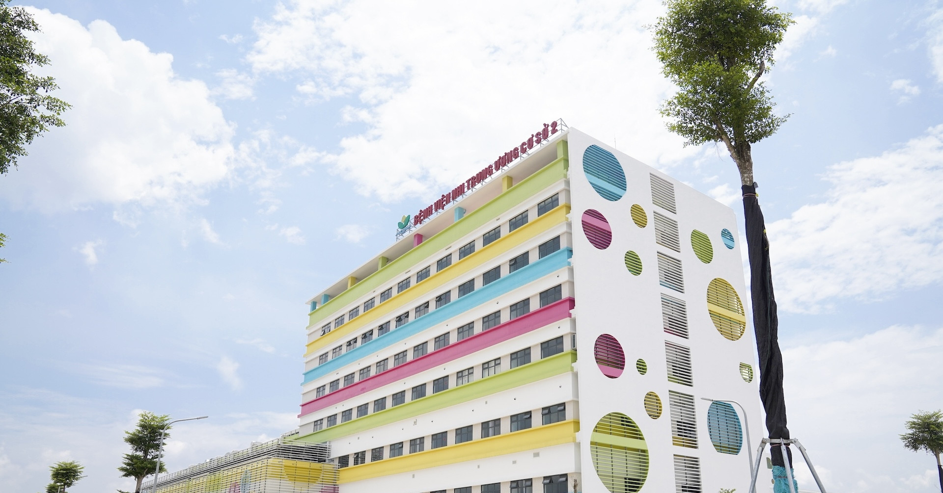 Two new hospitals with 300 beds each open in Hanoi