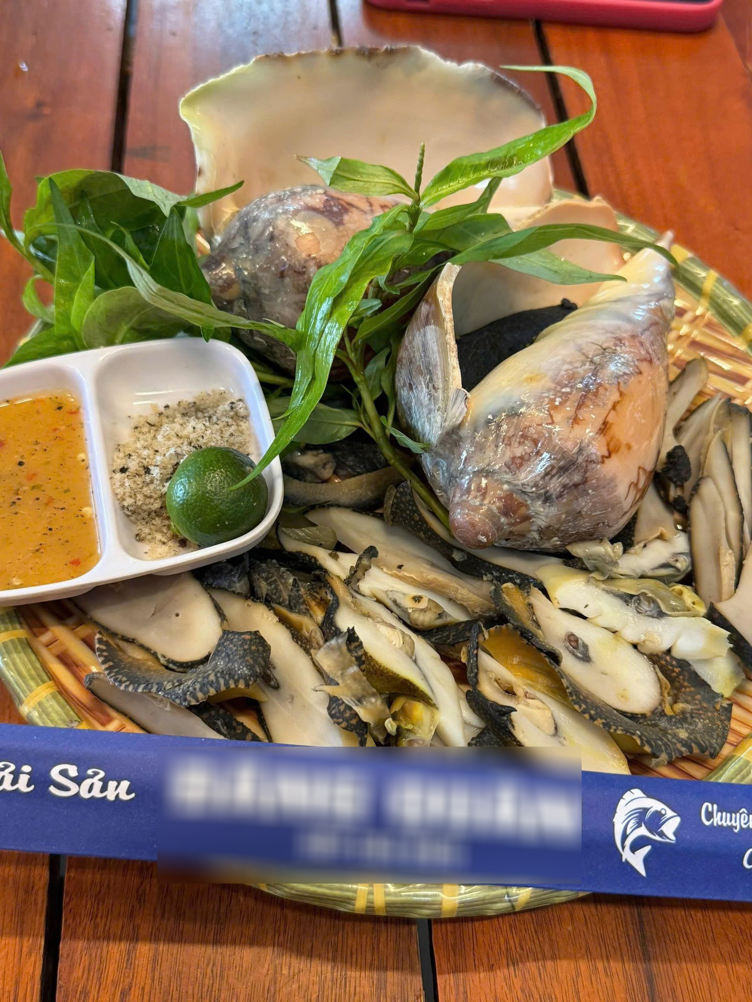 Vietnam’s giant elephant snail wows with sweet, crunchy meat