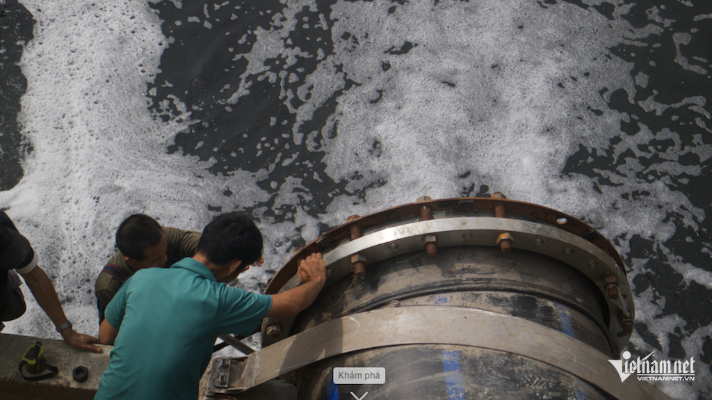 West Lake water officially flows to To Lich River to aid revival