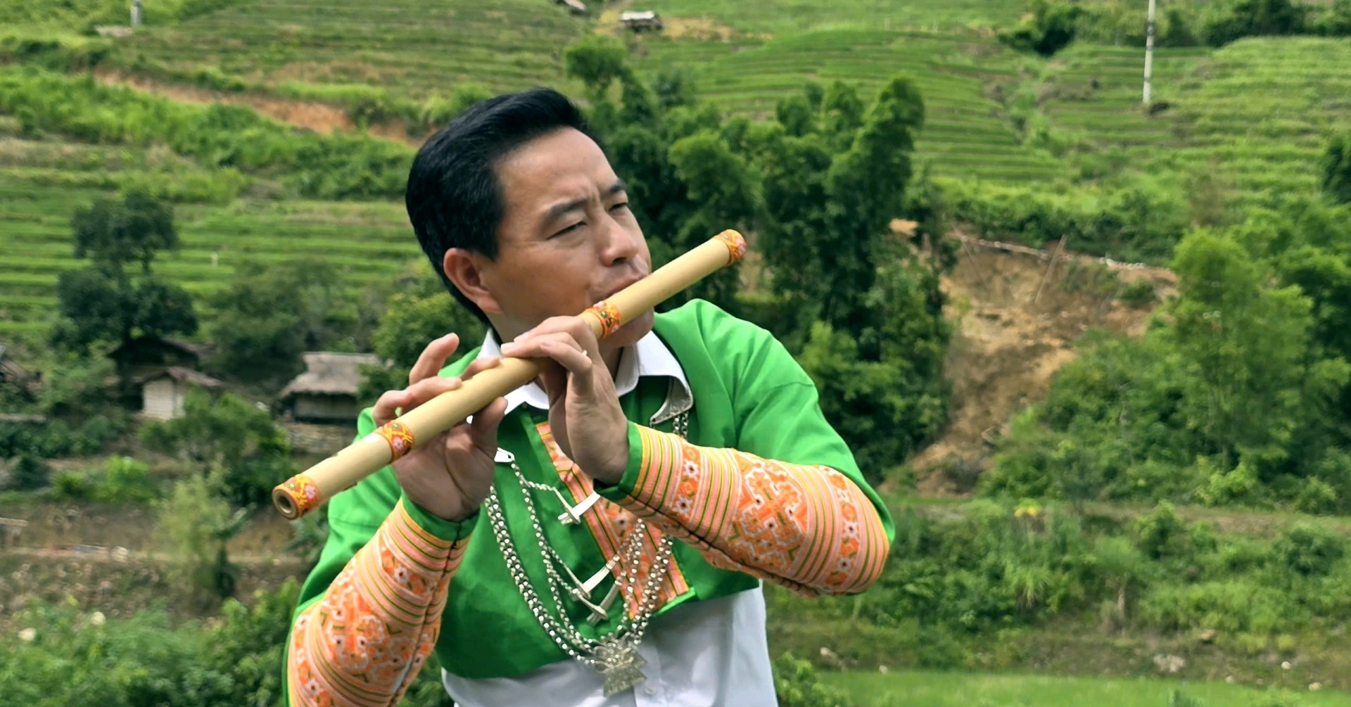 Teacher of English preserves soulful Mong flute melodies in Thanh Hoa ...