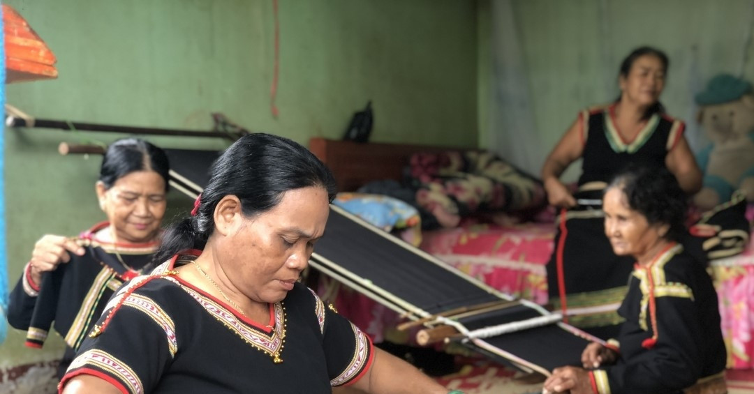 E De woman scores success with traditional brocade business