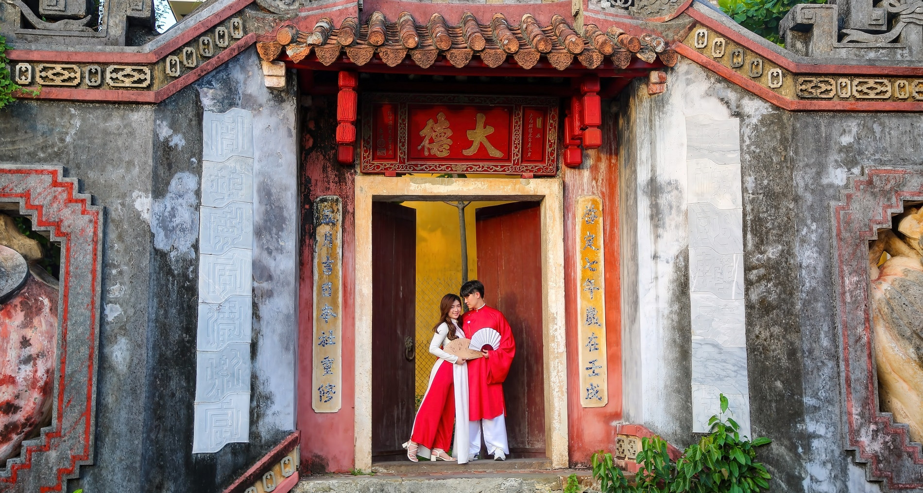 Ba Mu Pagoda’s ancient gate becomes Hoi An’s top photo hotspot