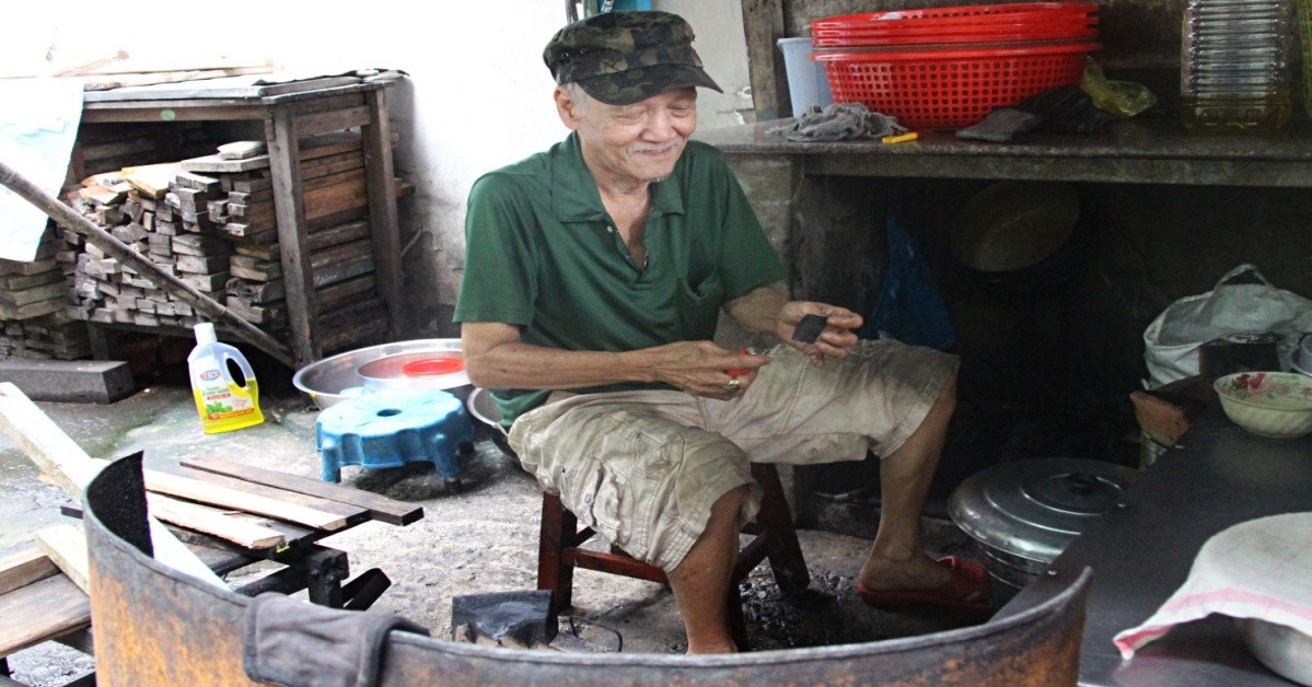 The wood-fired pancake stall where tradition sizzles
