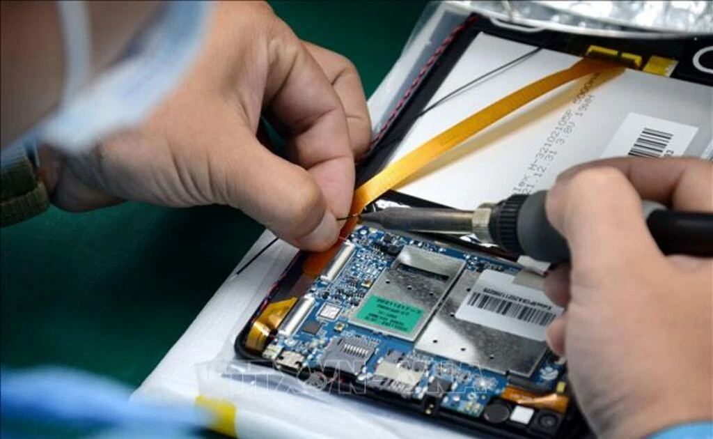 Centre established to support semiconductor chip pilot production