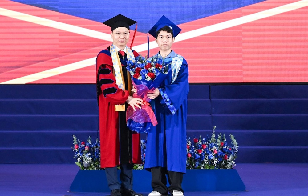 Top engineering student graduates early with near-perfect thesis score