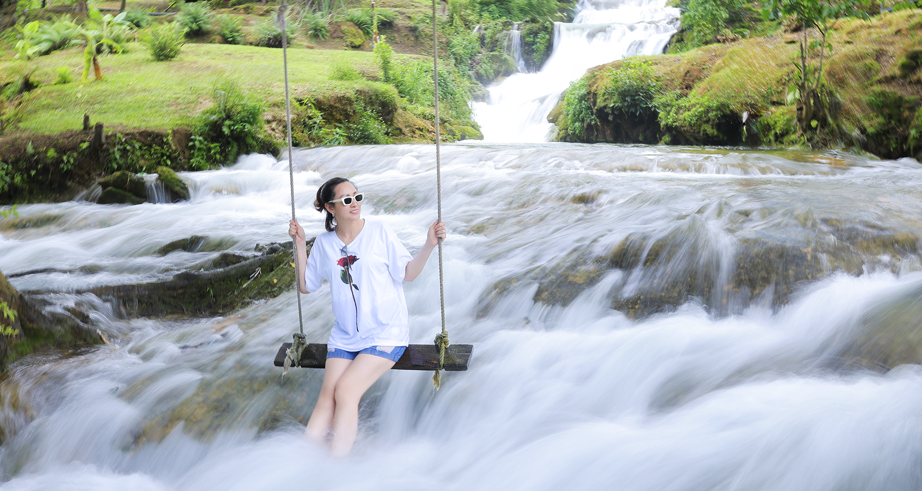 Crystal-clear stream near Hanoi becomes summer escape hotspot