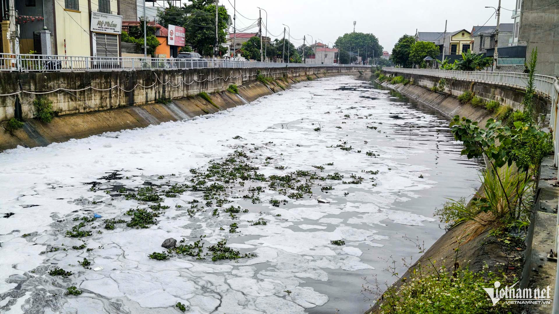 Bac Ninh launches crackdown on pollution after canal contamination worsens