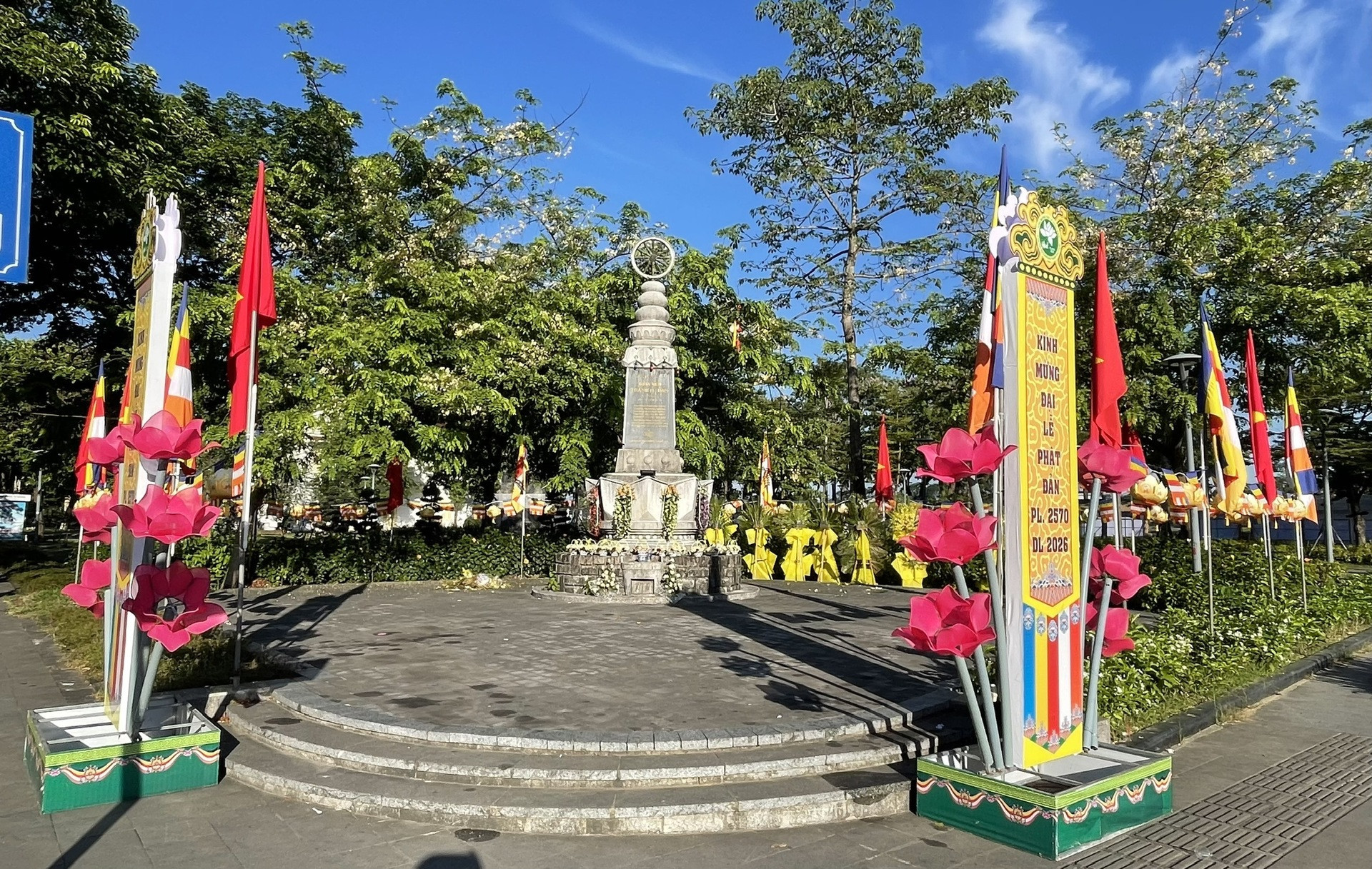 Giant flags raised along Huong River to celebrate Vesak 2026 in Hue