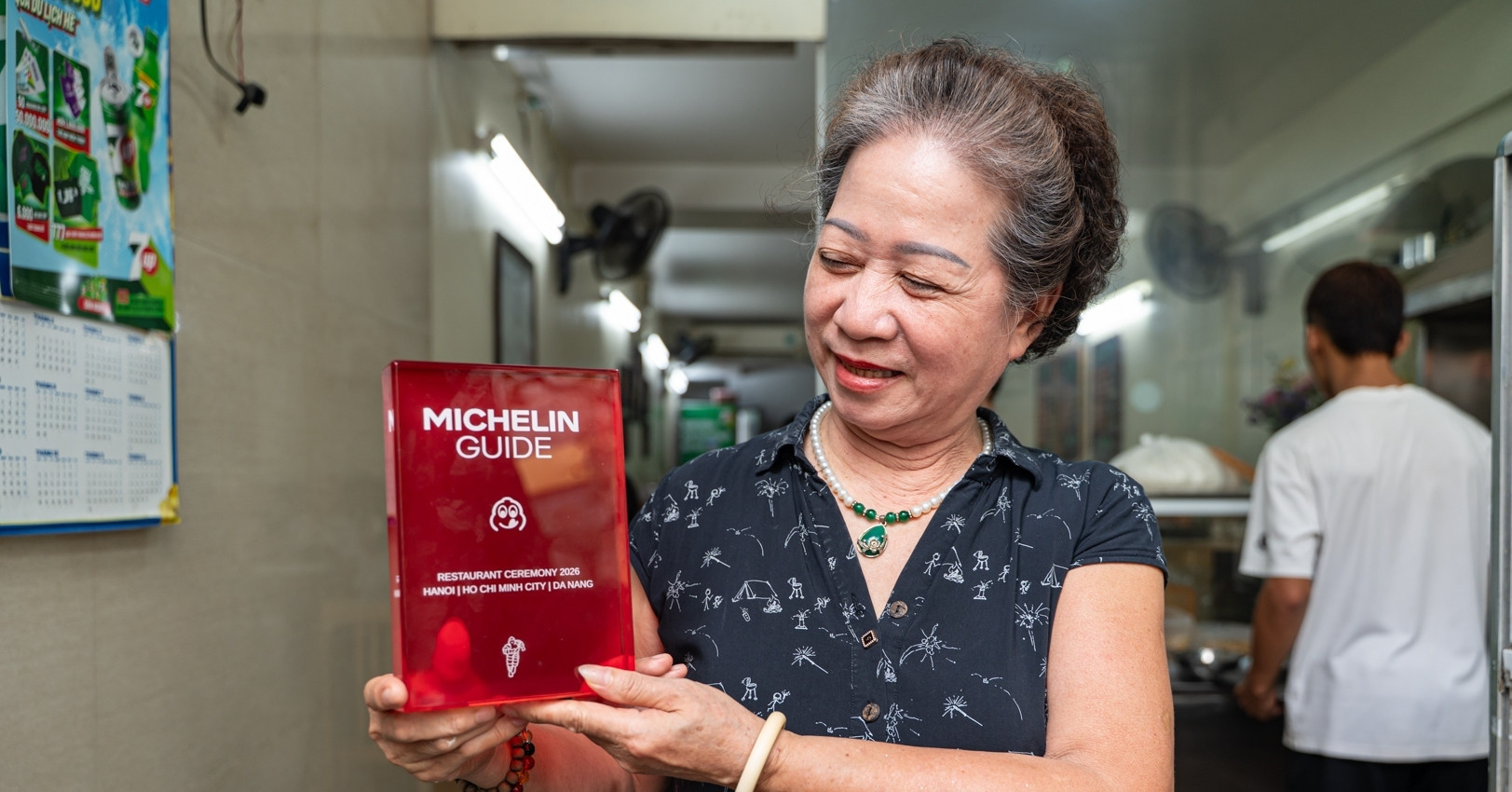 53-year-old banh cuon shop attracts foreigners, praised by Michelin