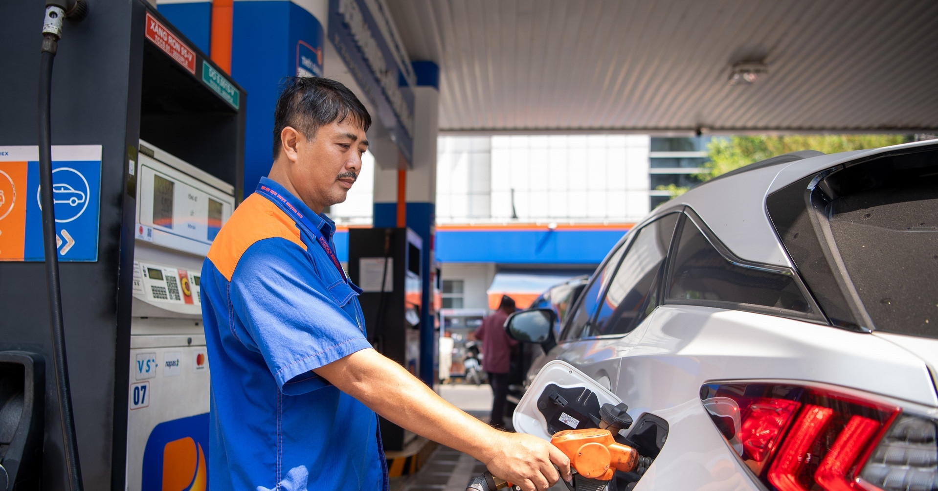 Experts dismiss rumors that claim E10-fuel damages vehicle engines
